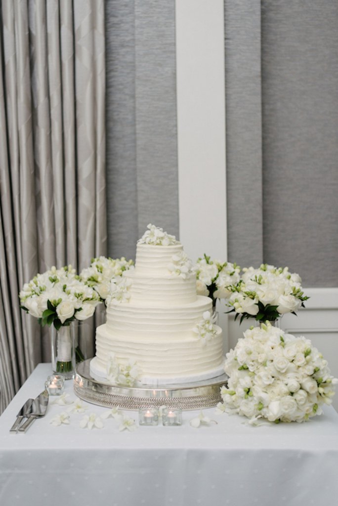 Sarah and Chris' Cosmopolitan Wedding at Rosedale Golf Club