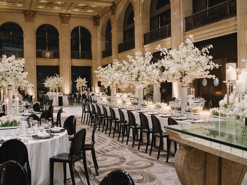 One King West, Toronto, Hotels