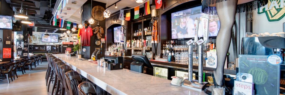 The Fox on Bay, Toronto, Restaurants